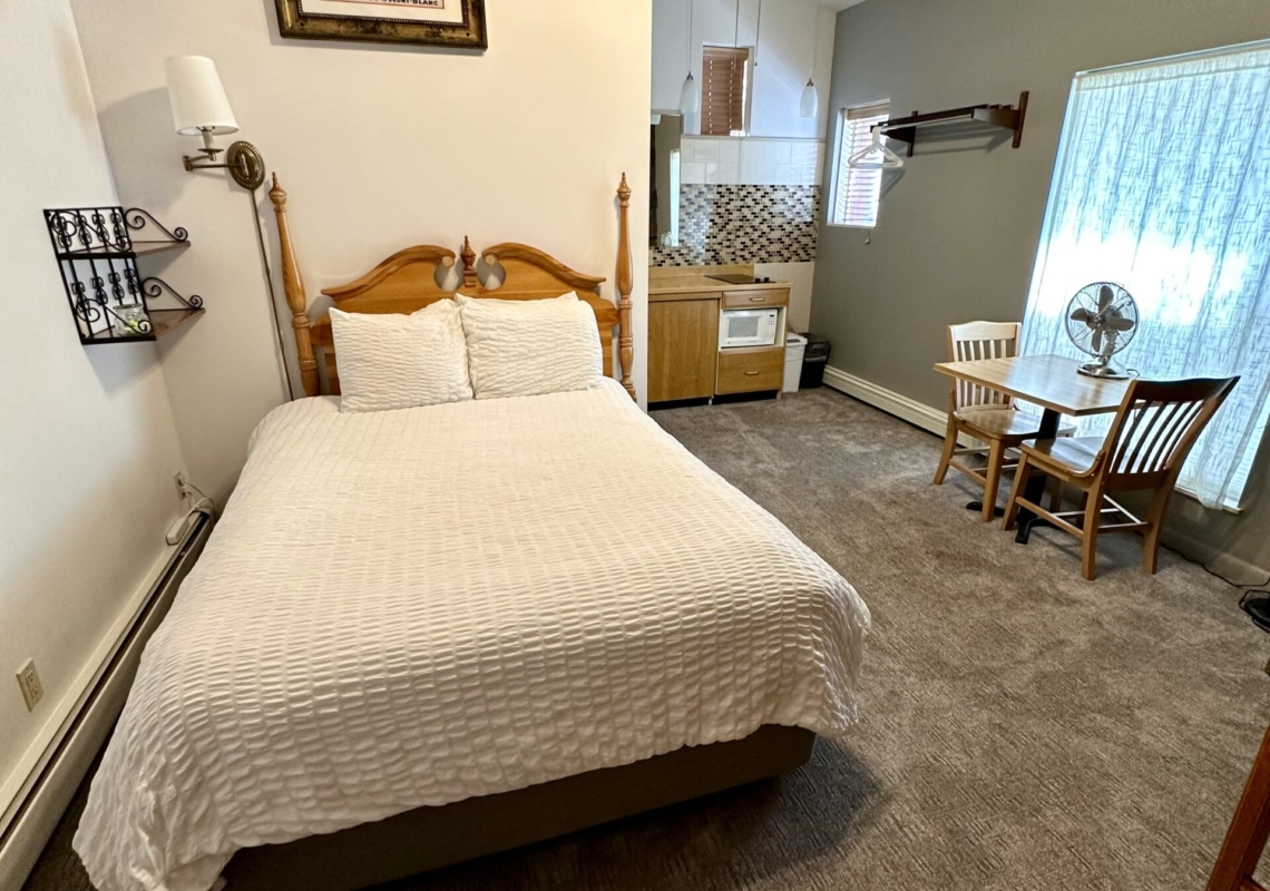 Room 300 | Tyrolean Lodge